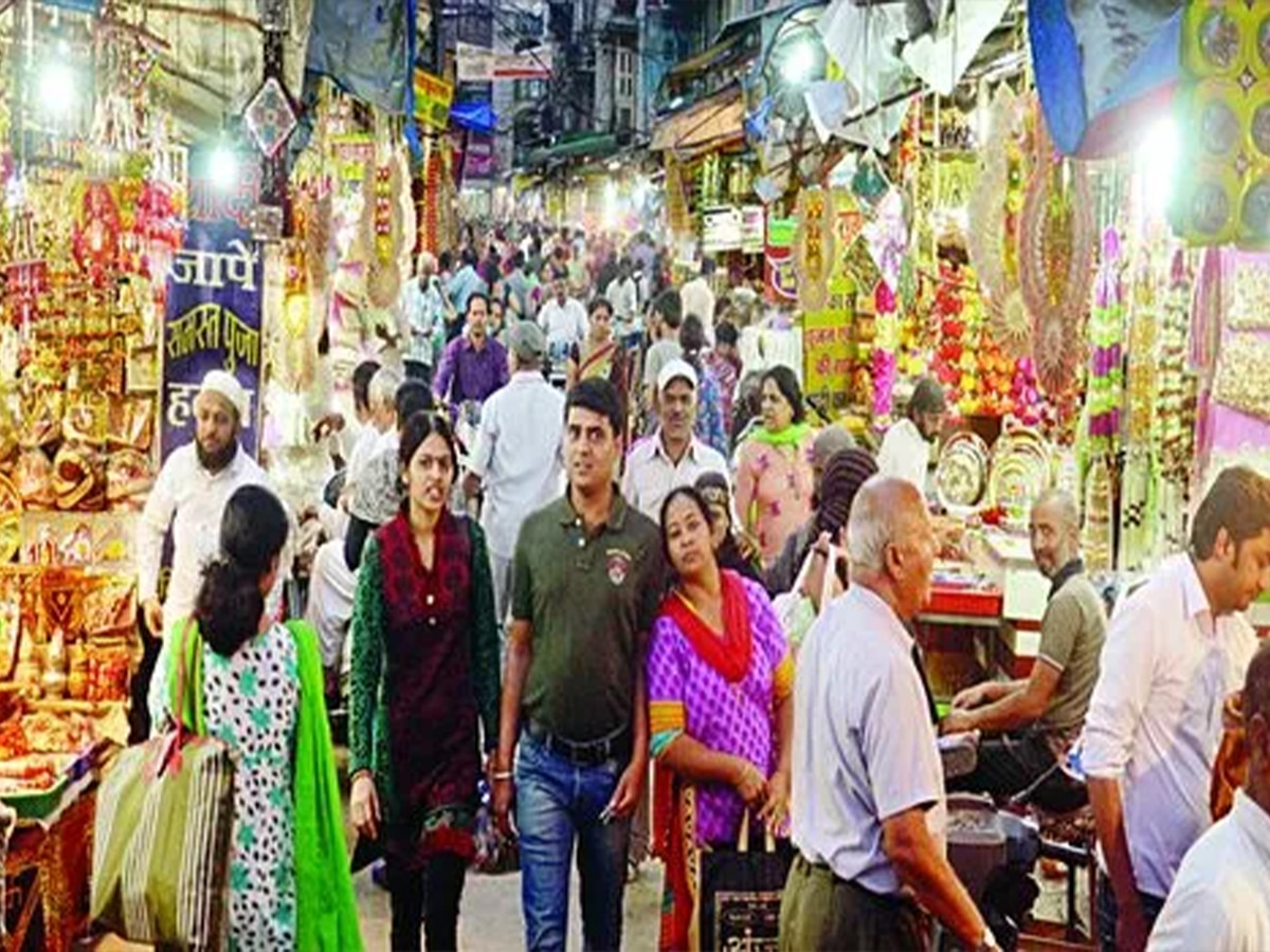 10 most famous markets of Indore for shopping Sarafa Bazaar MT Cloth ...