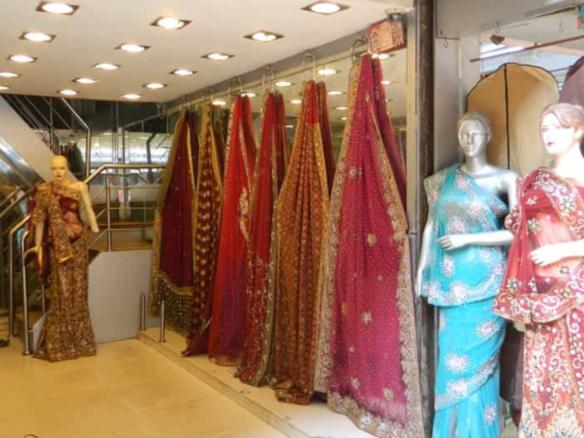 10 most famous markets of Indore for shopping Sarafa Bazaar MT Cloth ...