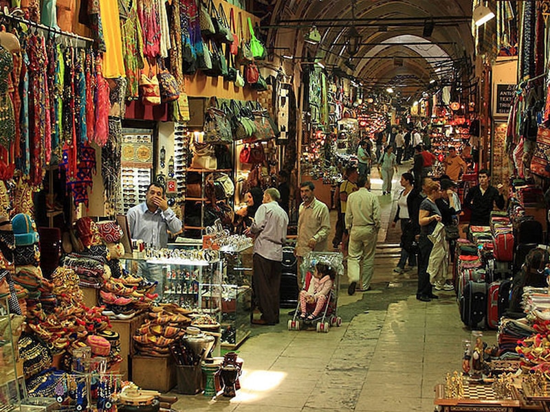 10 most famous markets of Indore for shopping Sarafa Bazaar MT Cloth ...