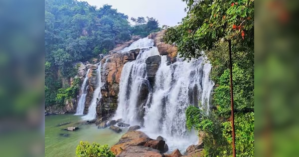 Famous Waterfalls of Ranchi located near city enjoy coolness in summer ...
