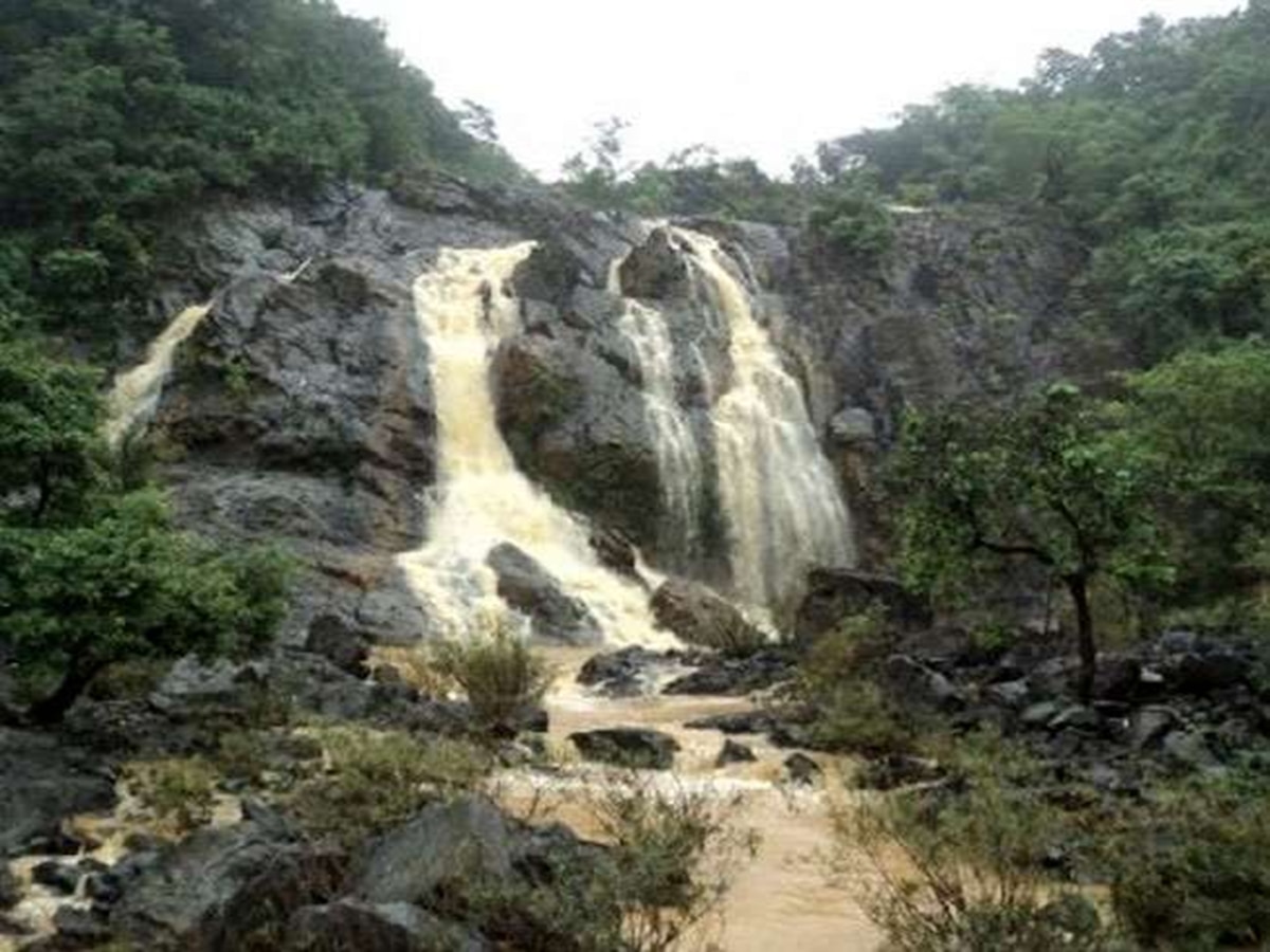 Famous Waterfalls of Ranchi located near city enjoy coolness in summer ...