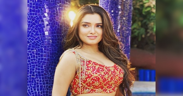 bhojpuri actress amrapali dubey make video on adnan sami tera chehra song | अदनान सामी के गाने ...