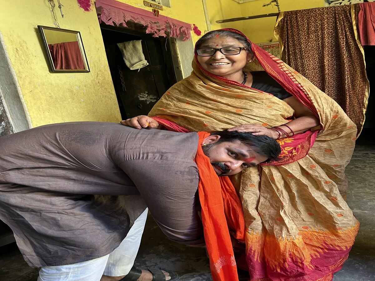 Lok Sabha elections 2024 Bhojpuri star Pawan Singh interacted with the public in Karakat | Pawan ...