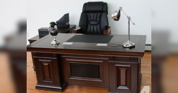 Vastu Shastra for Office keep these 5 things on office desk table to ...