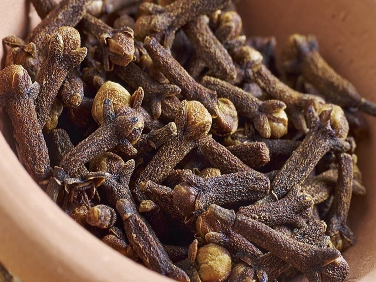 Clove relieves cough and joint pain in a moment know method of remedy ...