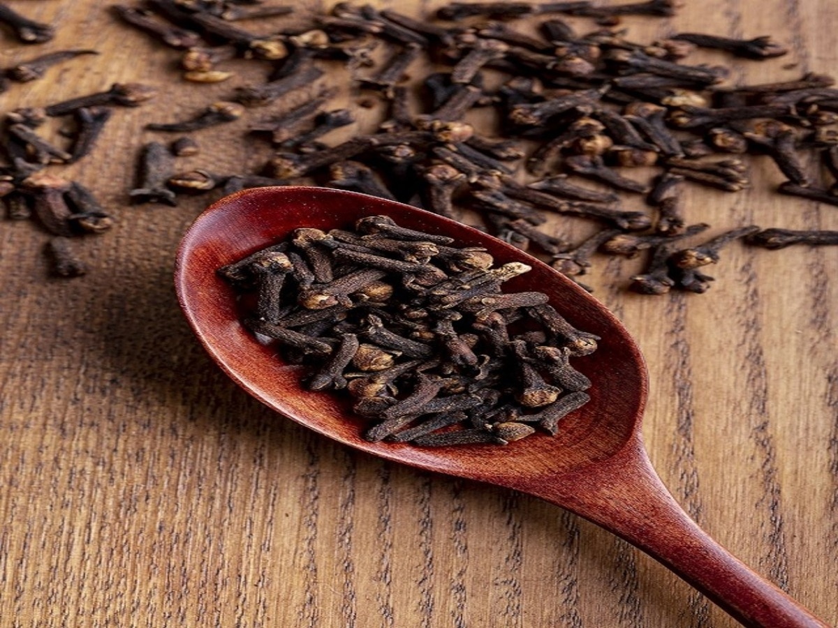 Clove relieves cough and joint pain in a moment know method of remedy ...
