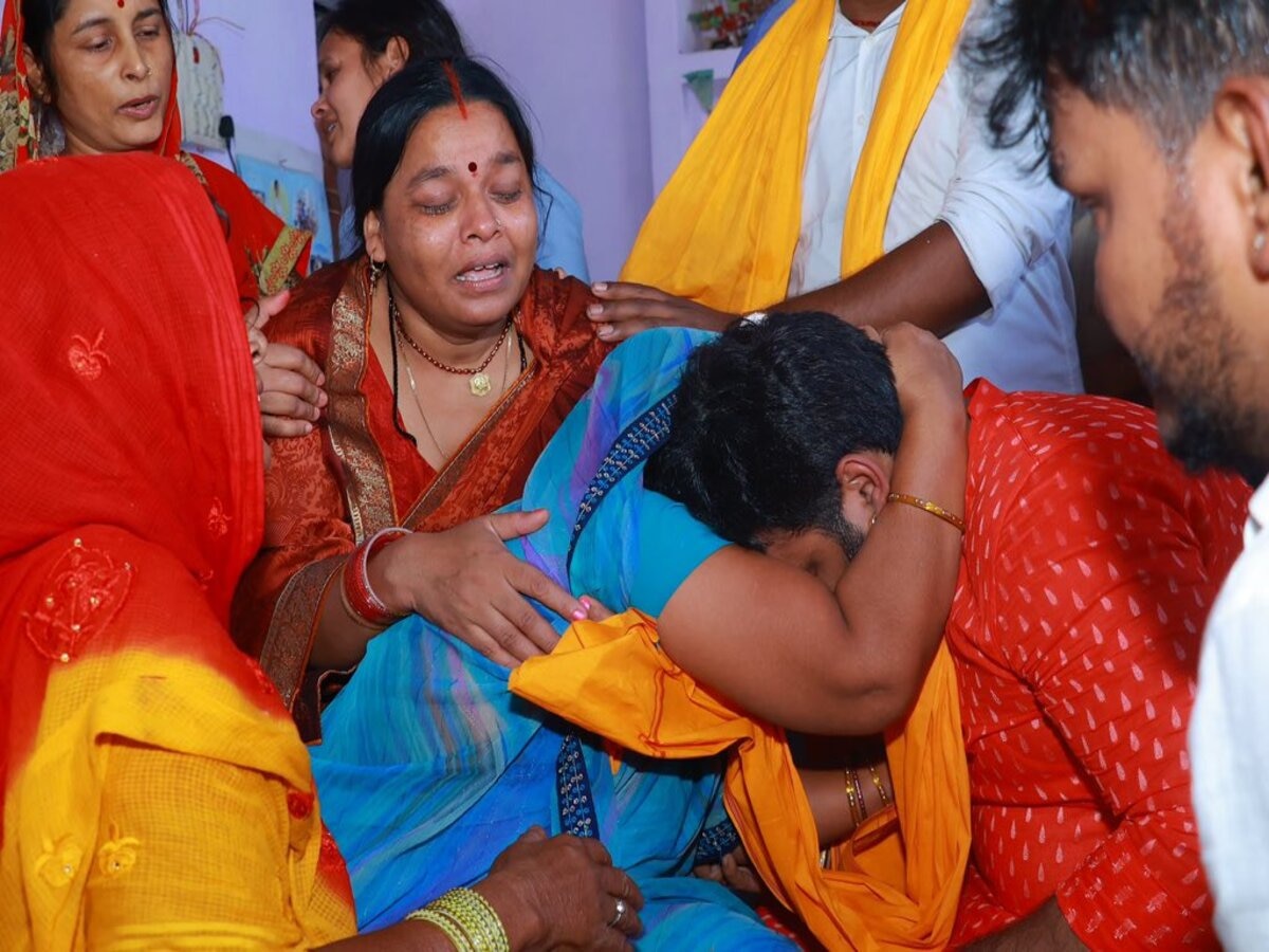 Pawan Singh campaign on Karakat Lok Sabha seat see photos | Pawan Singh Karakat Chunav: महिला ...