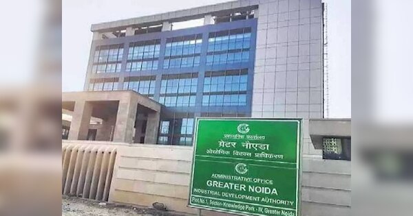 Noida News: गंदगी के चलते अधिकारियों की लगी क्लास, नोएडा अथॉरिटी ने दिए सख्त निर्देश