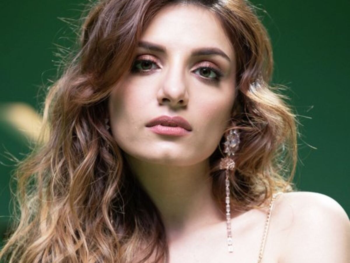 Bollywood Singer Prakriti Kakar and Sukriti Kakar Twins Sister Birthday ...