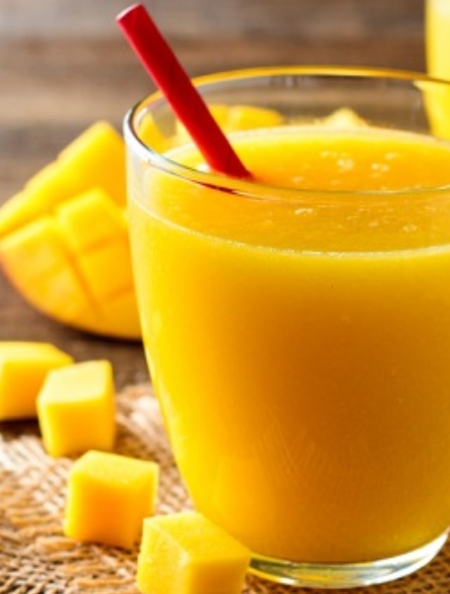 Mango Shake Recipe in hindi summer season mein Mango Shake kaise bnaye ...