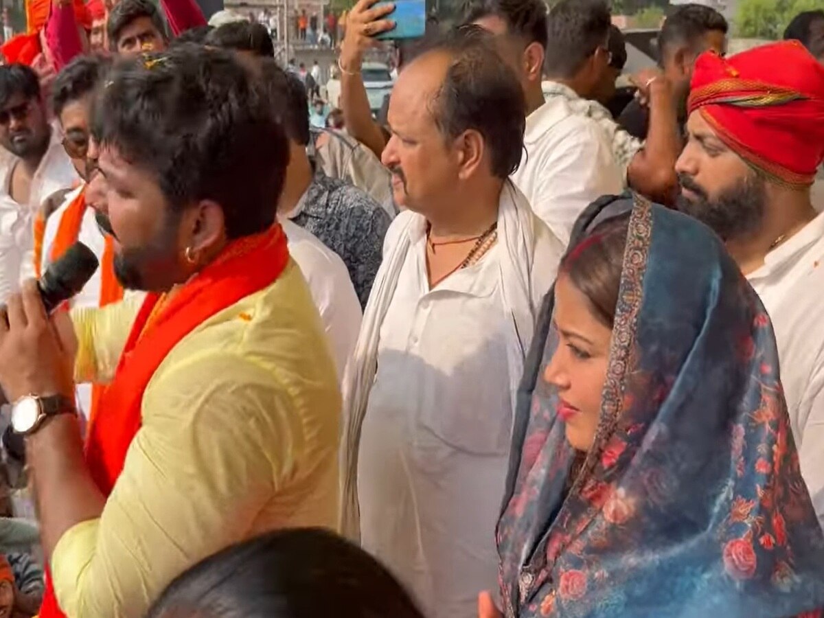 Karakat Lok Sabha Seat Pawan Singh and Jyoti Singh see photos | Karakat Lok Sabha Seat: मंच पर ...