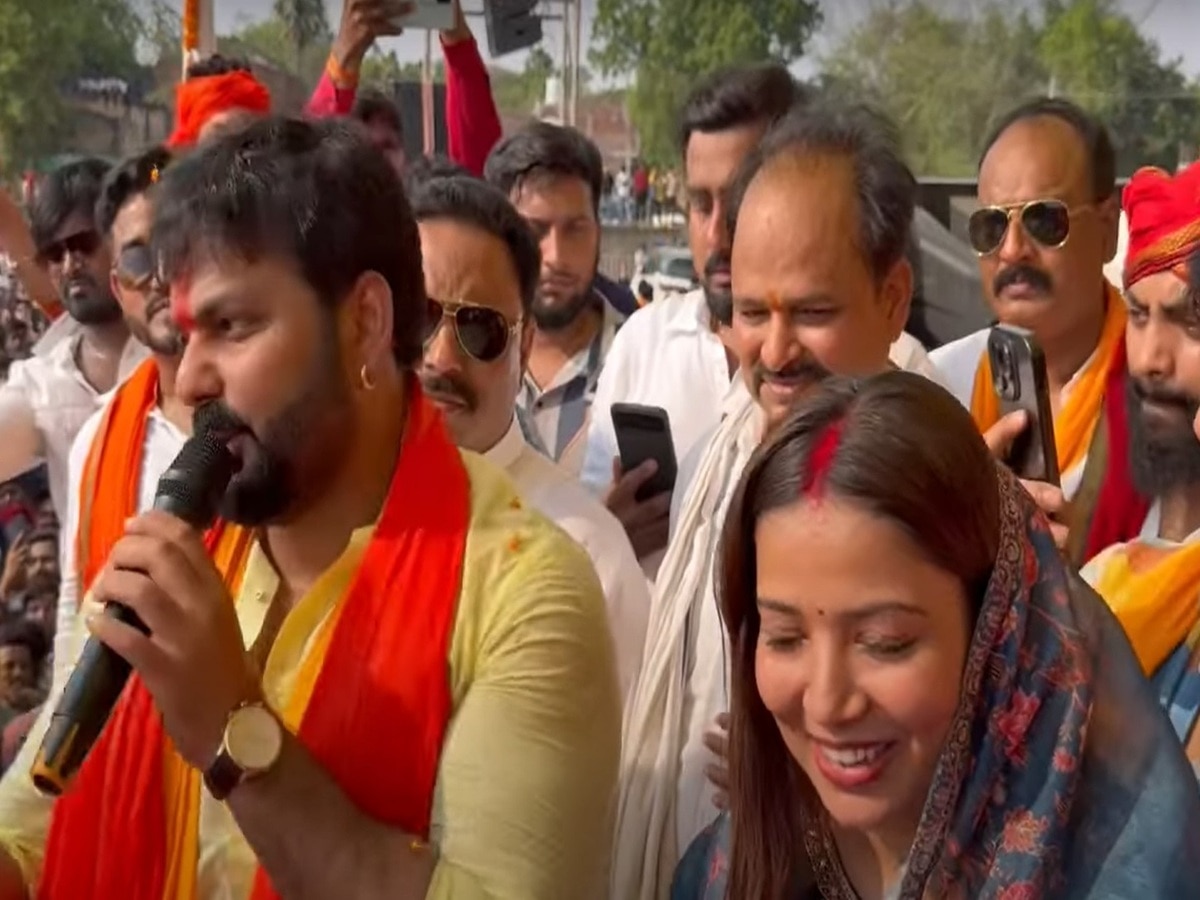 Karakat Lok Sabha Seat Pawan Singh and Jyoti Singh see photos | Karakat Lok Sabha Seat: मंच पर ...