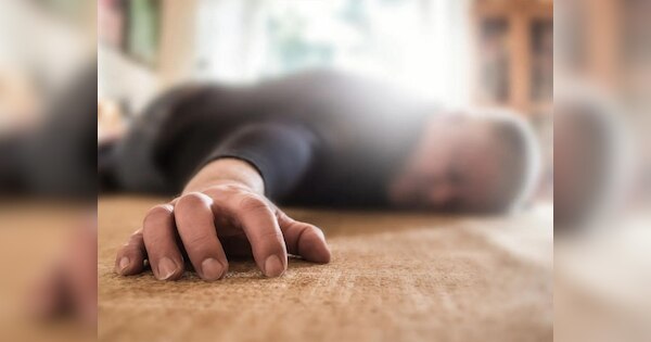 Giving water to a person who has fainted due to heat stroke can be ...