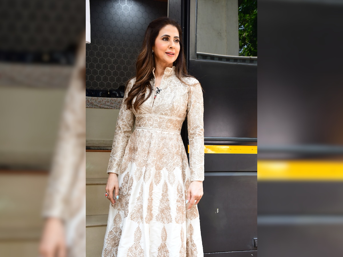 Madhuri Dixit wear pink lehenga choli black chashma beats Urmila ...