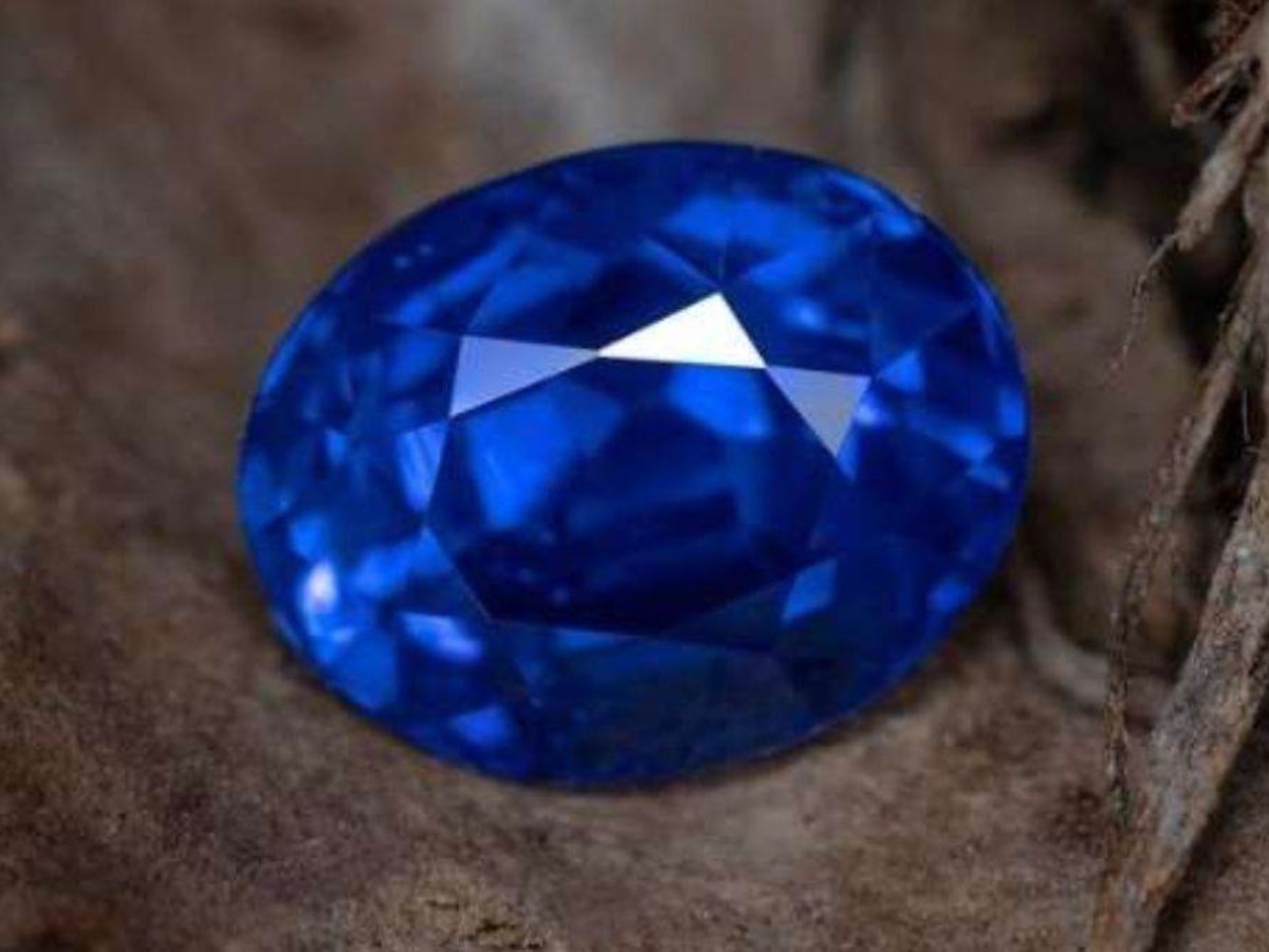 Neelam Gemstone: किन राशियों के लिए शुभ होता है नीलम? जान लें पहनने के ...