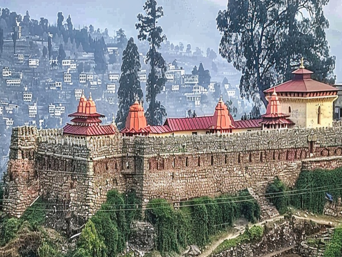 Uttarakhand Famous forts attracts Tourist in summer know Pithorgarh ...