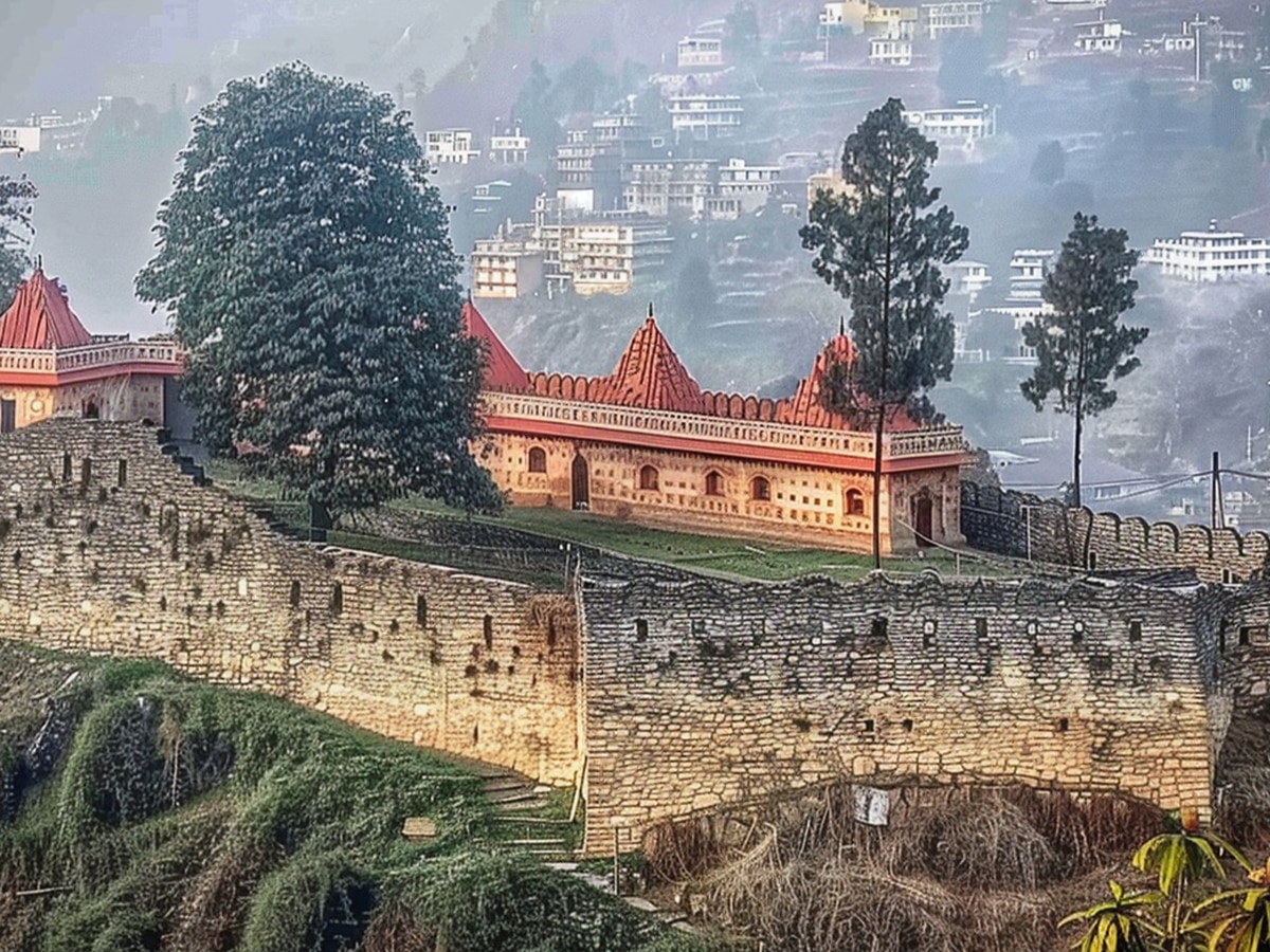 Uttarakhand Famous forts attracts Tourist in summer know Pithorgarh ...