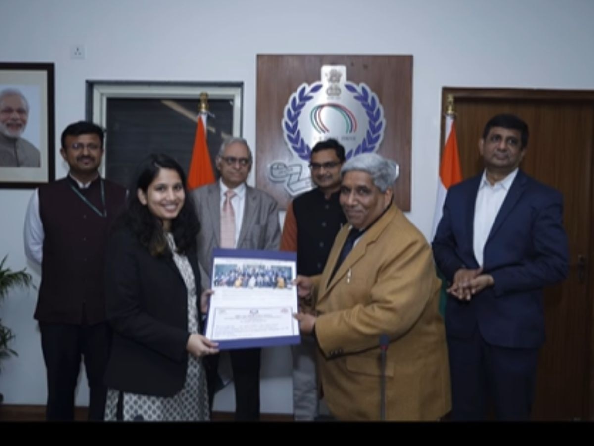 Success Story Of Ayushi Pradhan given UPSC exam 3 attempts At age of 26 ...