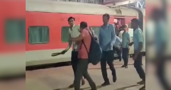 Shipra Express coach attendant hooliganism at Koderma station chased ...