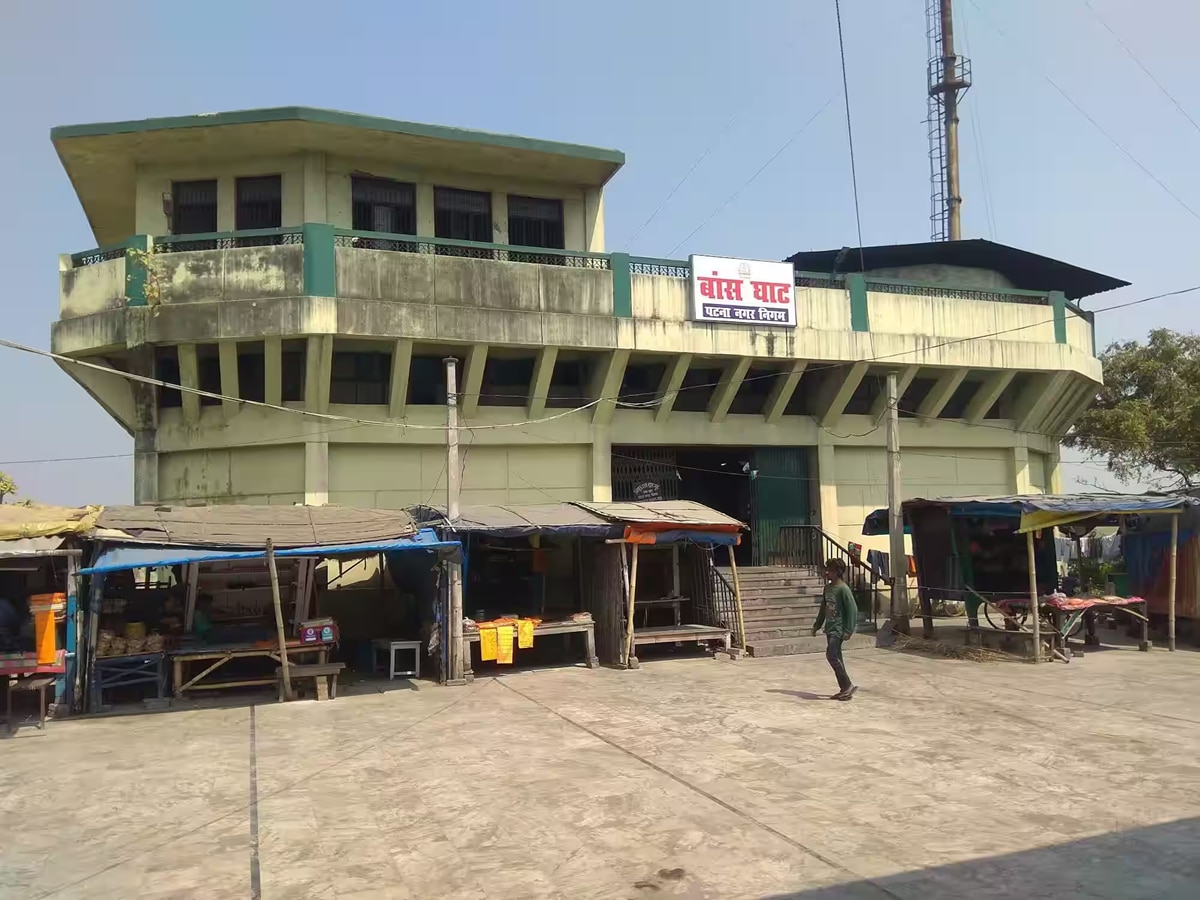 Famous ganga ghat in patna from Gandhi to baans every ghat has ...