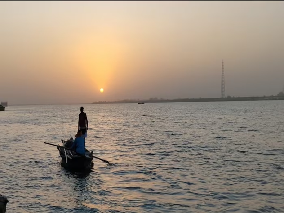 Famous ganga ghat in patna from Gandhi to baans every ghat has ...