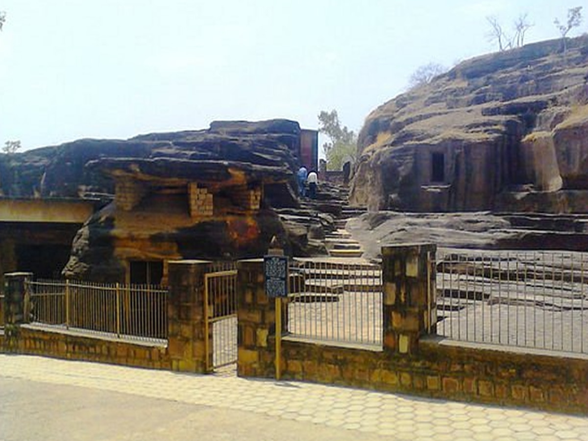 best 8 tourist places in vidisha for summers Udayagiri Caves Hindola ...