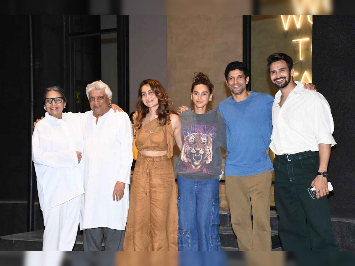 Farhan Akhtar spotted with father javed Akhtar and family rhea ...