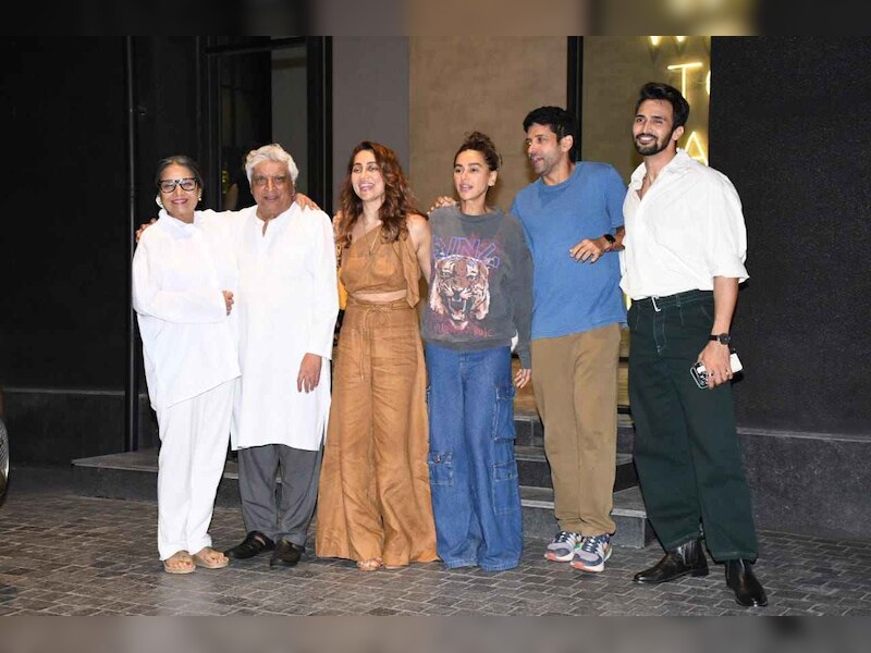 Farhan Akhtar spotted with father javed Akhtar and family rhea ...