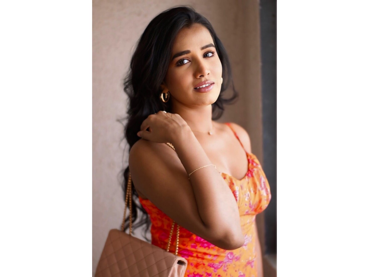 Panchayat 3 Cast Vikas Wife khushbu Bhabhi Tripti Sahu real photos very glamorous | कौन हैं ...