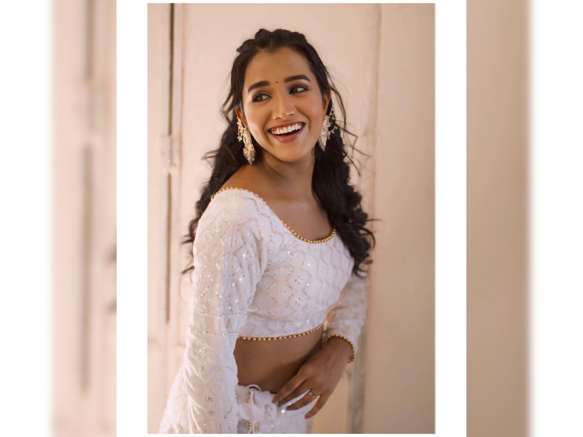 Panchayat 3 Cast Vikas Wife khushbu Bhabhi Tripti Sahu real photos very glamorous | कौन हैं ...