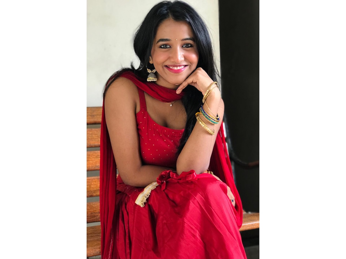 Panchayat 3 Cast Vikas Wife khushbu Bhabhi Tripti Sahu real photos very glamorous | कौन हैं ...