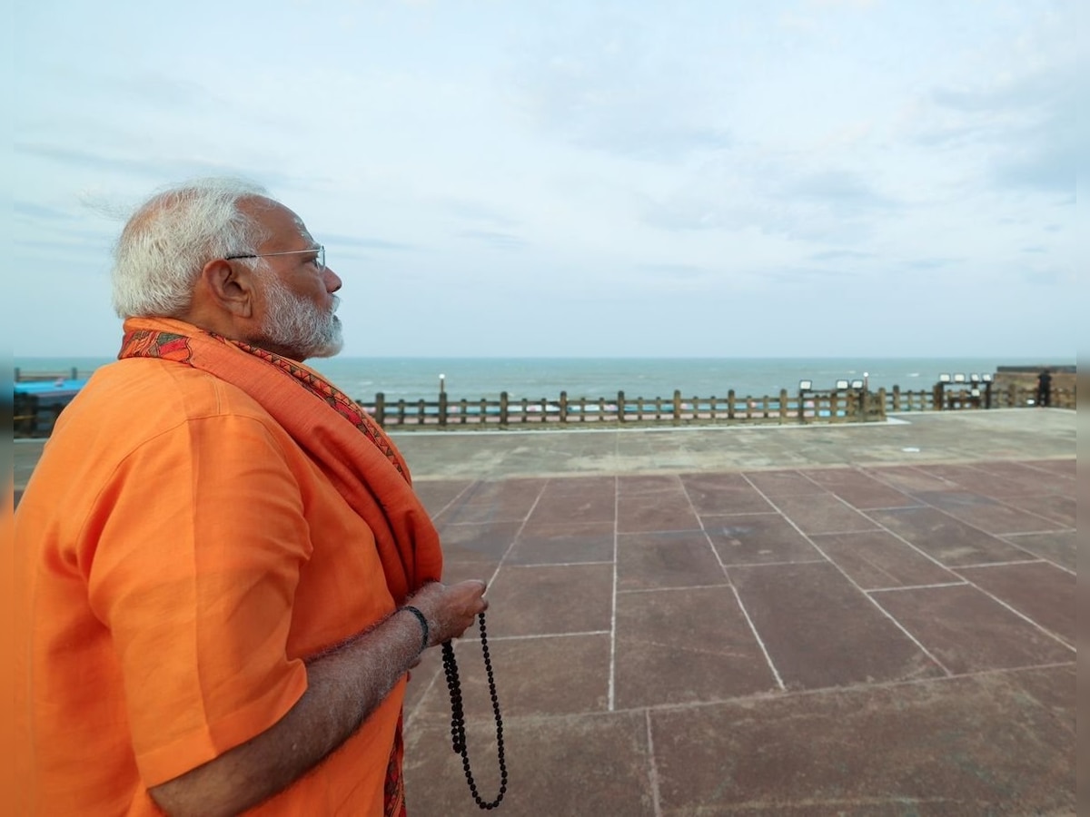 pm narendra modi meditates at vivekananda rock memorial photos modi ...