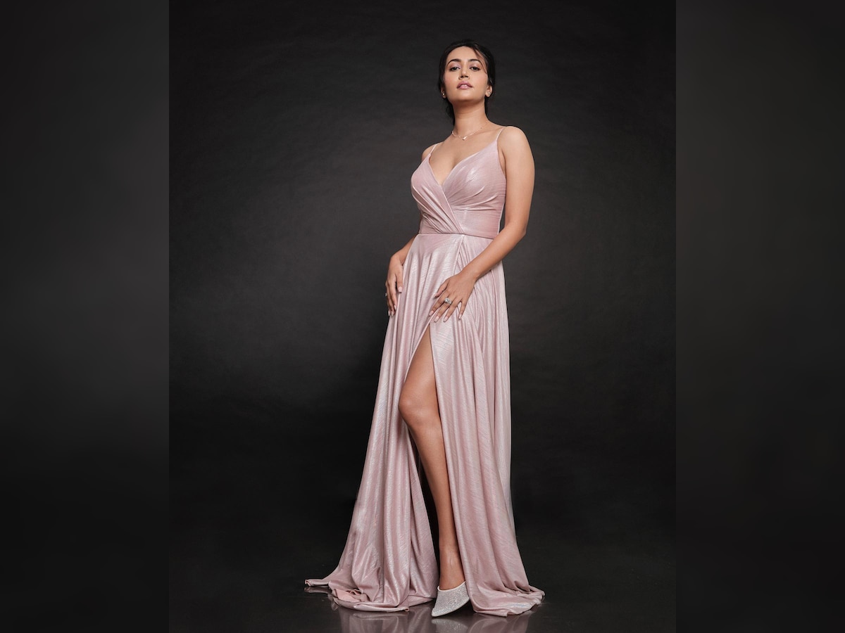 Panchayat Fame Rinki AKA Sanvika Had Hidden Her Acting Career From Her ...