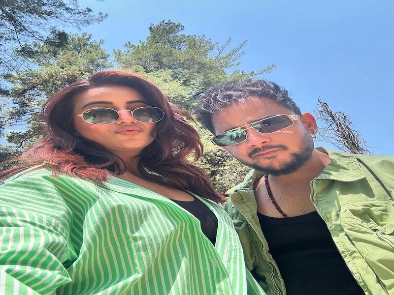 Akshara Singh recently posted pics on her instagram profile with punjabi singer Millind Gaba ...