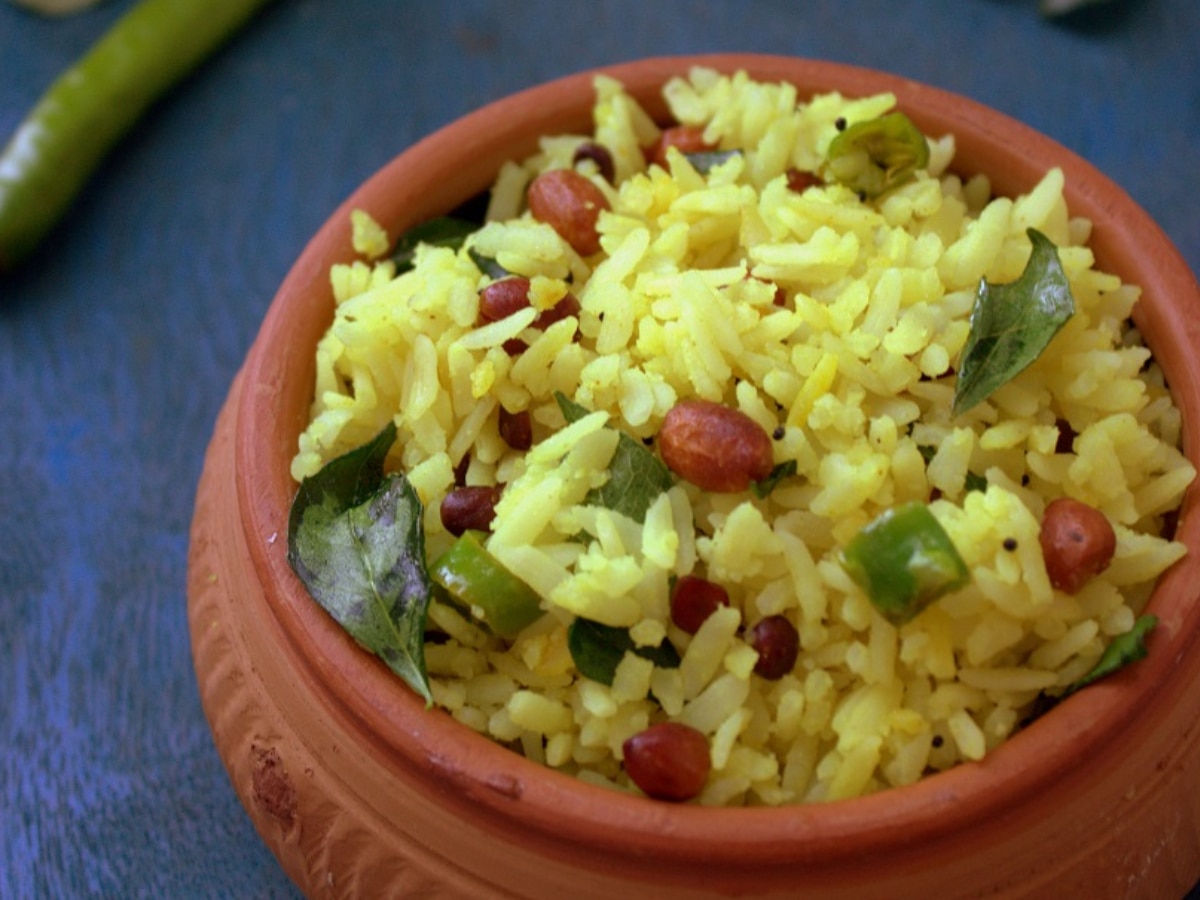 सिर्फ इंदौरी ही नहीं ये 16 वैरायटी का पोहा है फेमस, क्या आपने कभी किया ...