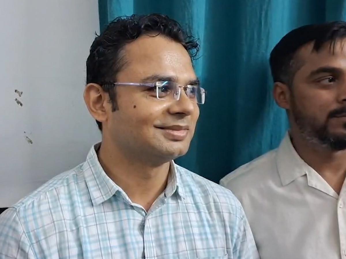 Chhatarpur district hospital dr manoj choudhary saves child and Removed Coins Without without ...