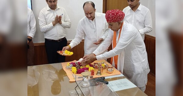 Union Minister Bhagirath Chaudhary took charge after due rituals ...