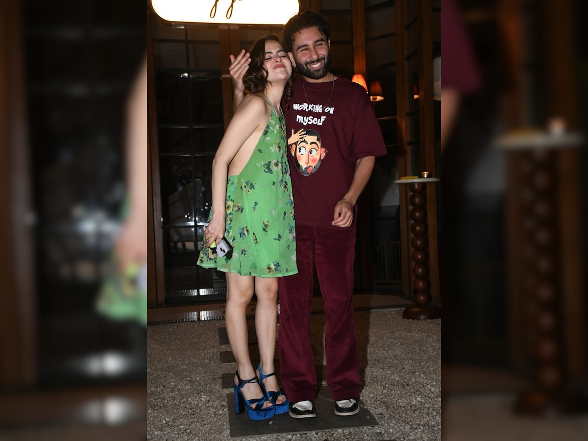 Urfi Javed and Orry Are Good Friends and Spot Together Give Pose To ...