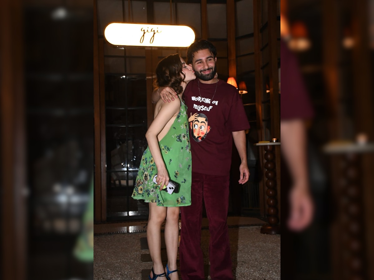 Urfi Javed and Orry Are Good Friends and Spot Together Give Pose To ...