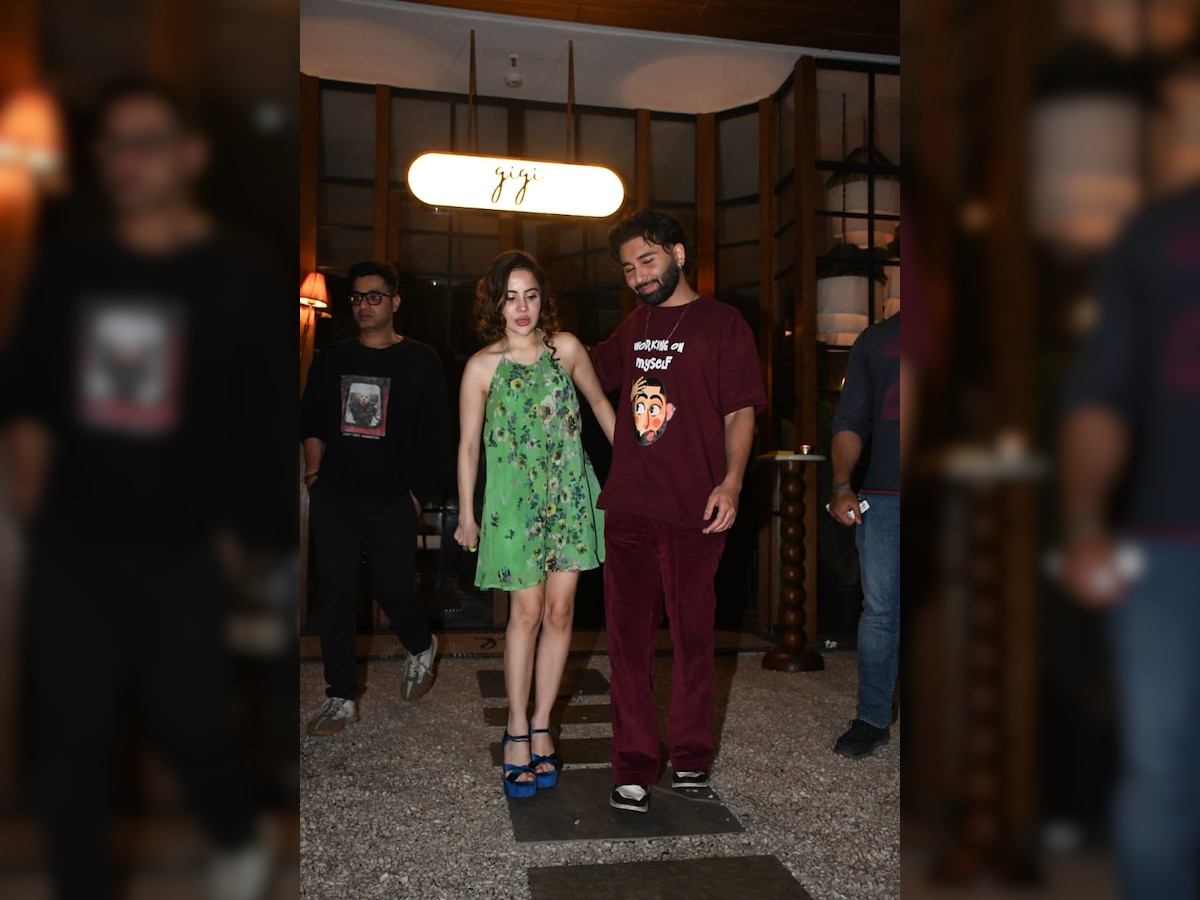 Urfi Javed and Orry Are Good Friends and Spot Together Give Pose To ...