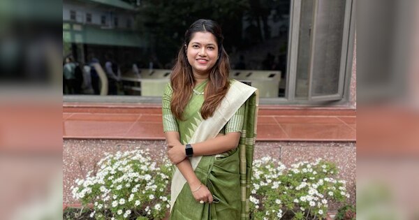 ias simi karan cracked upsc cse in first attempt at the age of 22 and ...