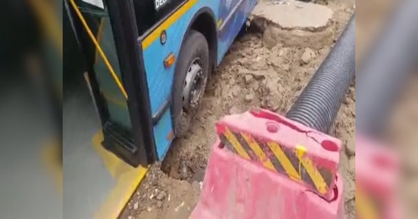 Bus sunk in a 10 to 15 feet deep pit on Badarpur Mehrauli Road 5 km ...