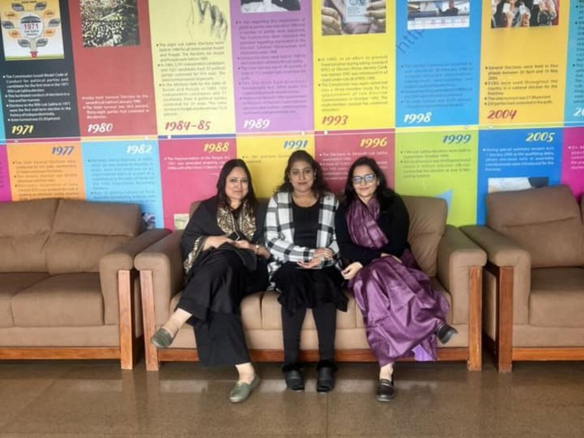 PWD XEN suspended on DMs recommendation who is IAS Neha Prakash | DM की ...