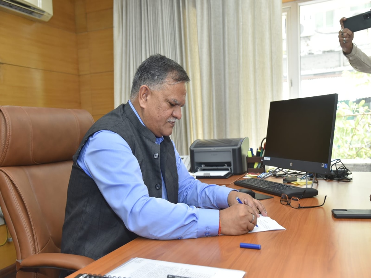 Ias manoj kumar singh from bihar become uttar Pradesh new chief ...