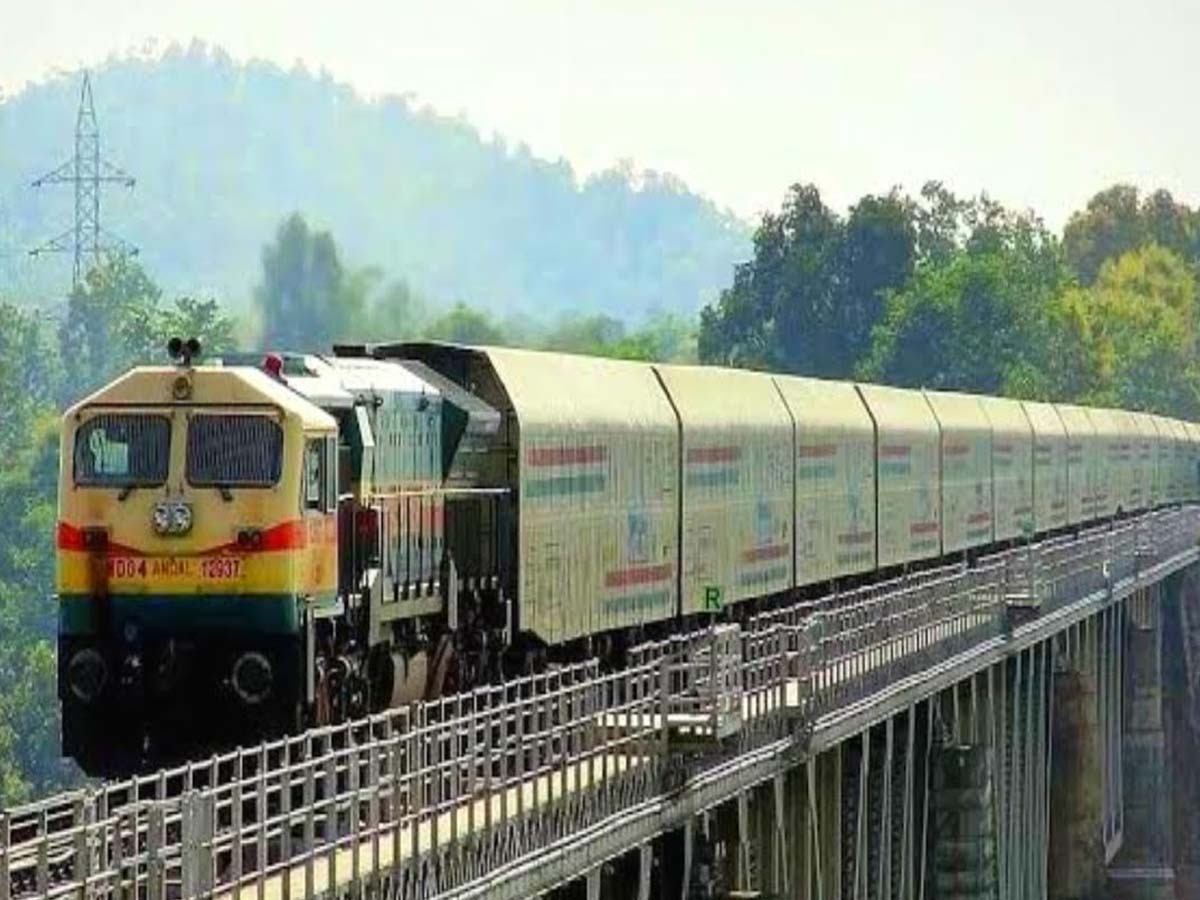 India longest train Super Vasuki which has 295 coaches and 6 engines ...