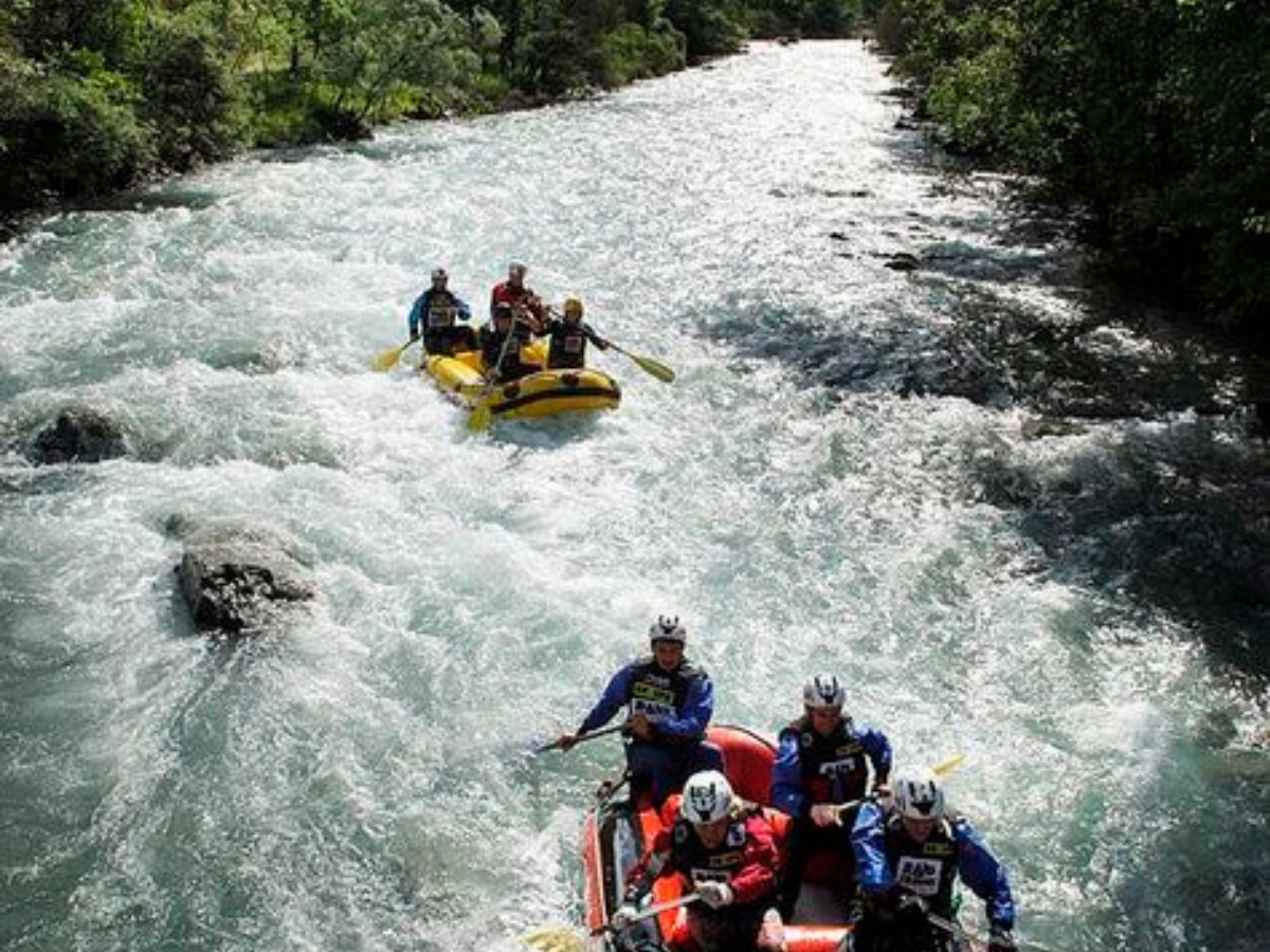 top 4 famous river rafting places in india including rishikesh ladakh ...