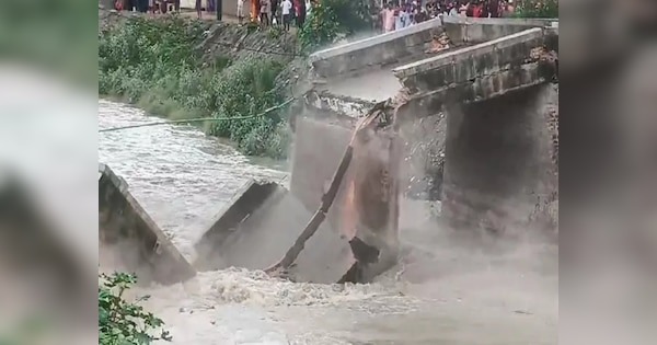 Nitish government Big action on falling bridges in Bihar 17 engineers suspended together | Bihar ...
