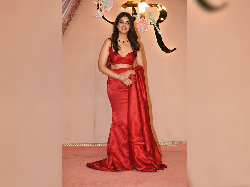 Amitabh Bachchan Natin Navya Naveli Nanda Wear Tube Top With Tight Red