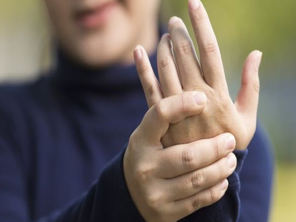 knuckles cracking is good or bad health ungli chatkani chahiye ya nahi ...