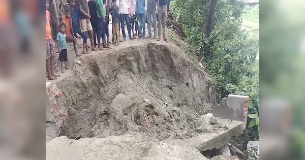 Two bridges collapsed in Motihari no brake on breaking of bridges in ...